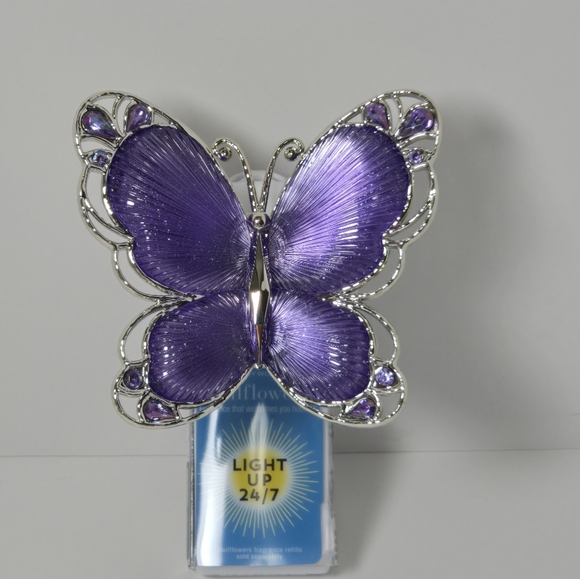 Bath & Body Works | Accents | Bath Body Works Light Up Wallflower Plug ...